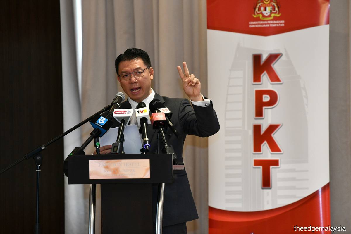 Housing minister apologises for taking swipe at reporter at lighting event